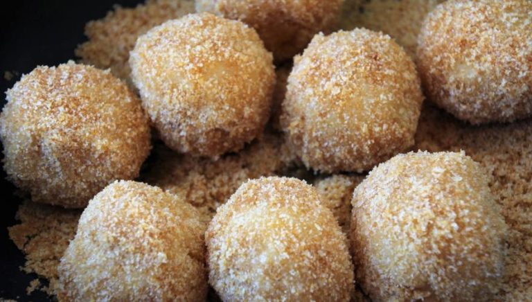 Knedle sa šljivama recept | Neodoljive gomboce sa šljivama | Imlek